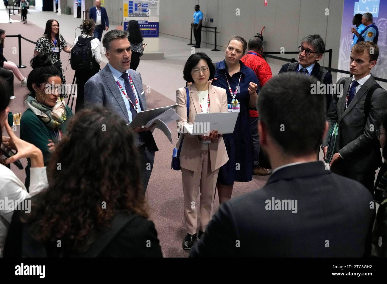 Felix Wertli, Switzerland ambassador for the environment, center left ...