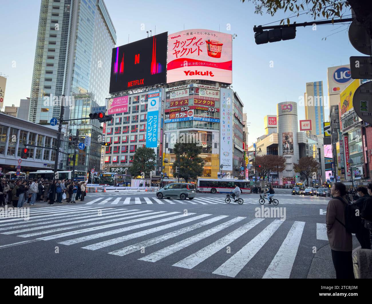 A view of a crowded crossroad in Tokyo, Japan on a sunny day Stock ...