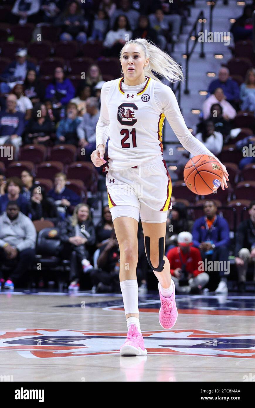 UNCASVILLE, CT - DECEMBER 10: South Carolina Gamecocks forward Chloe ...