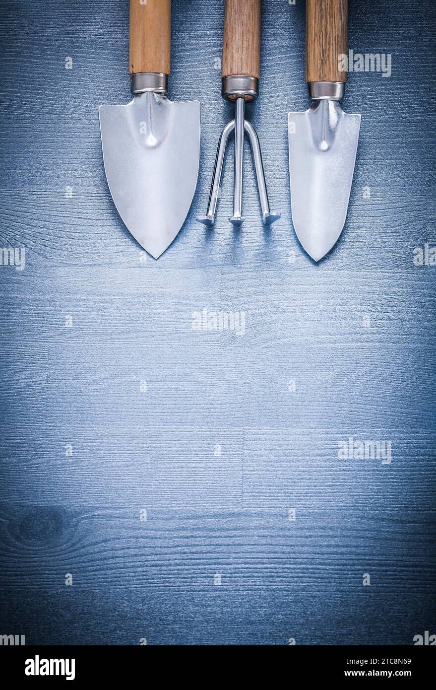 Garden spades hi-res stock photography and images - Alamy