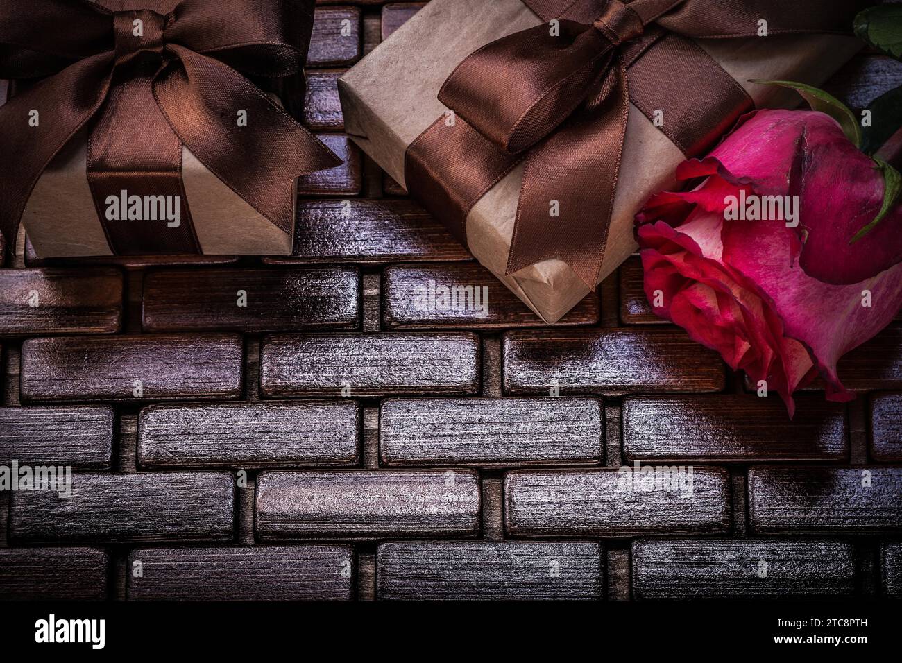 Packed present hi-res stock photography and images - Alamy
