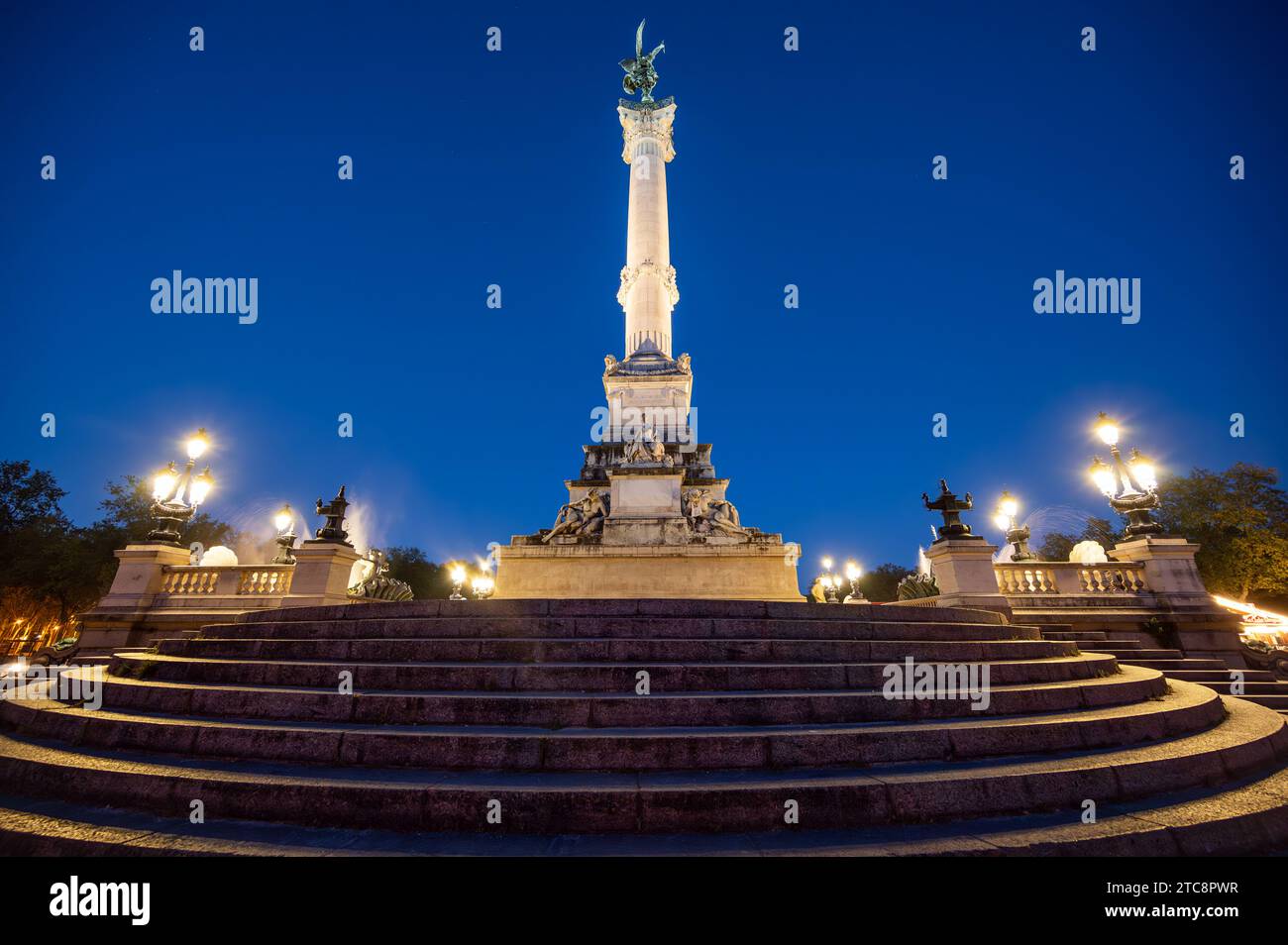 Place des Quinconces and Girondins fountain monument at night, Bordeaux ...