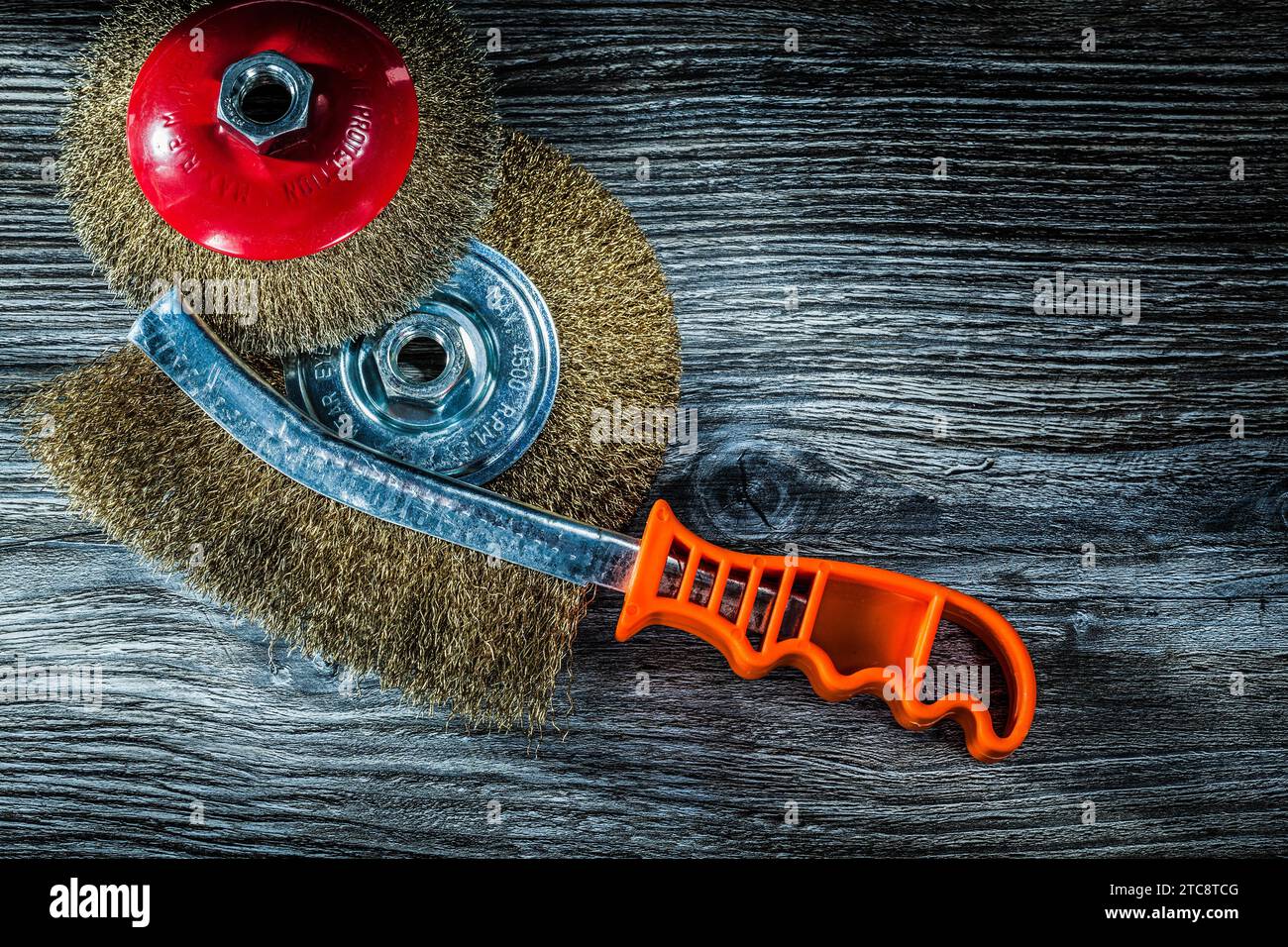 Wire brushes hi-res stock photography and images - Alamy