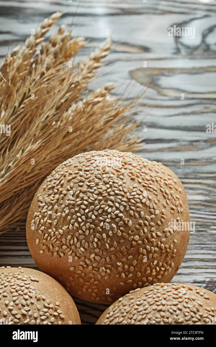 Bread bundle of wheat ears on vintage wood surface Stock Photo - Alamy