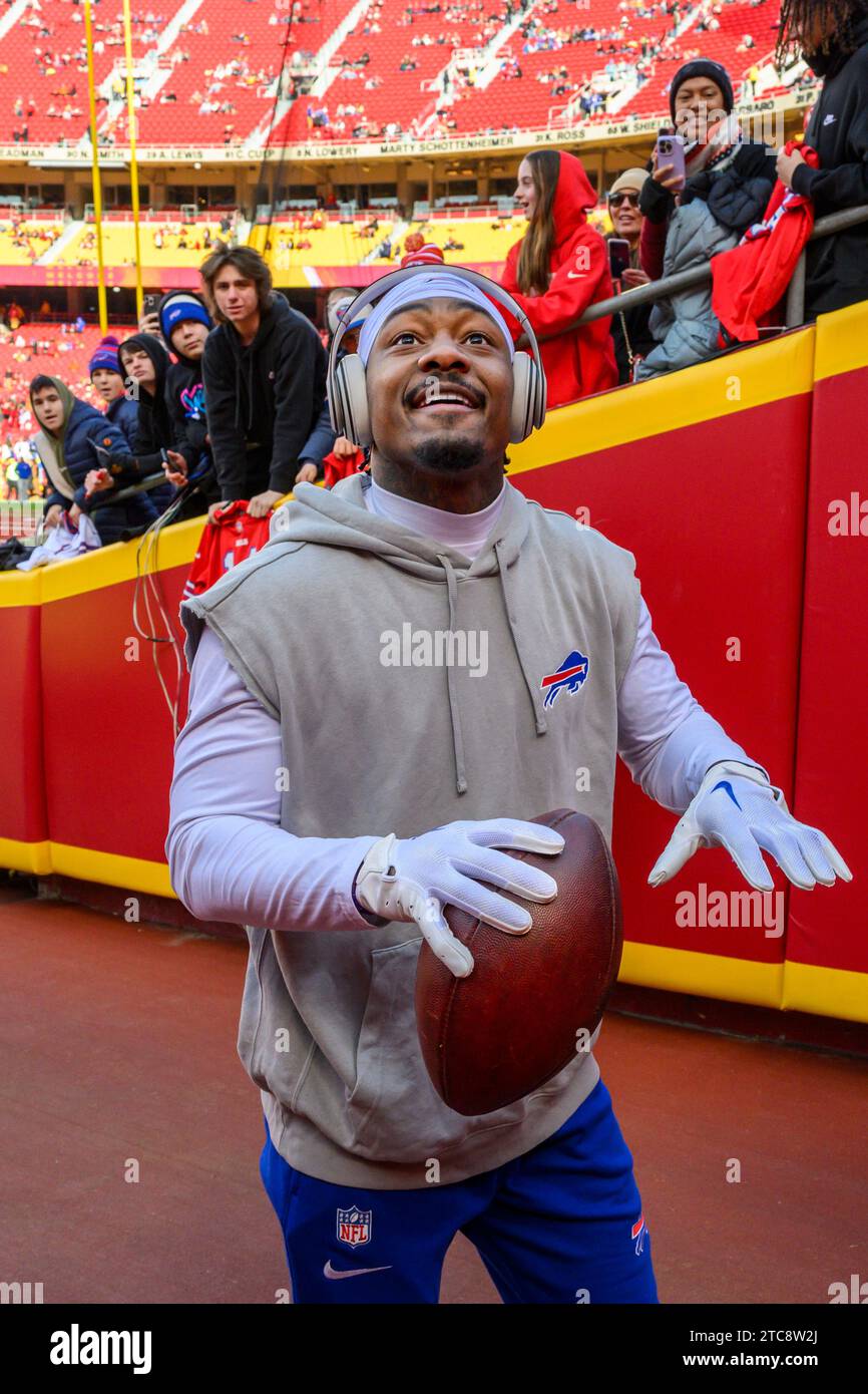Buffalo Bills wide receiver Stefon Diggs plays "catch" with fans before ...