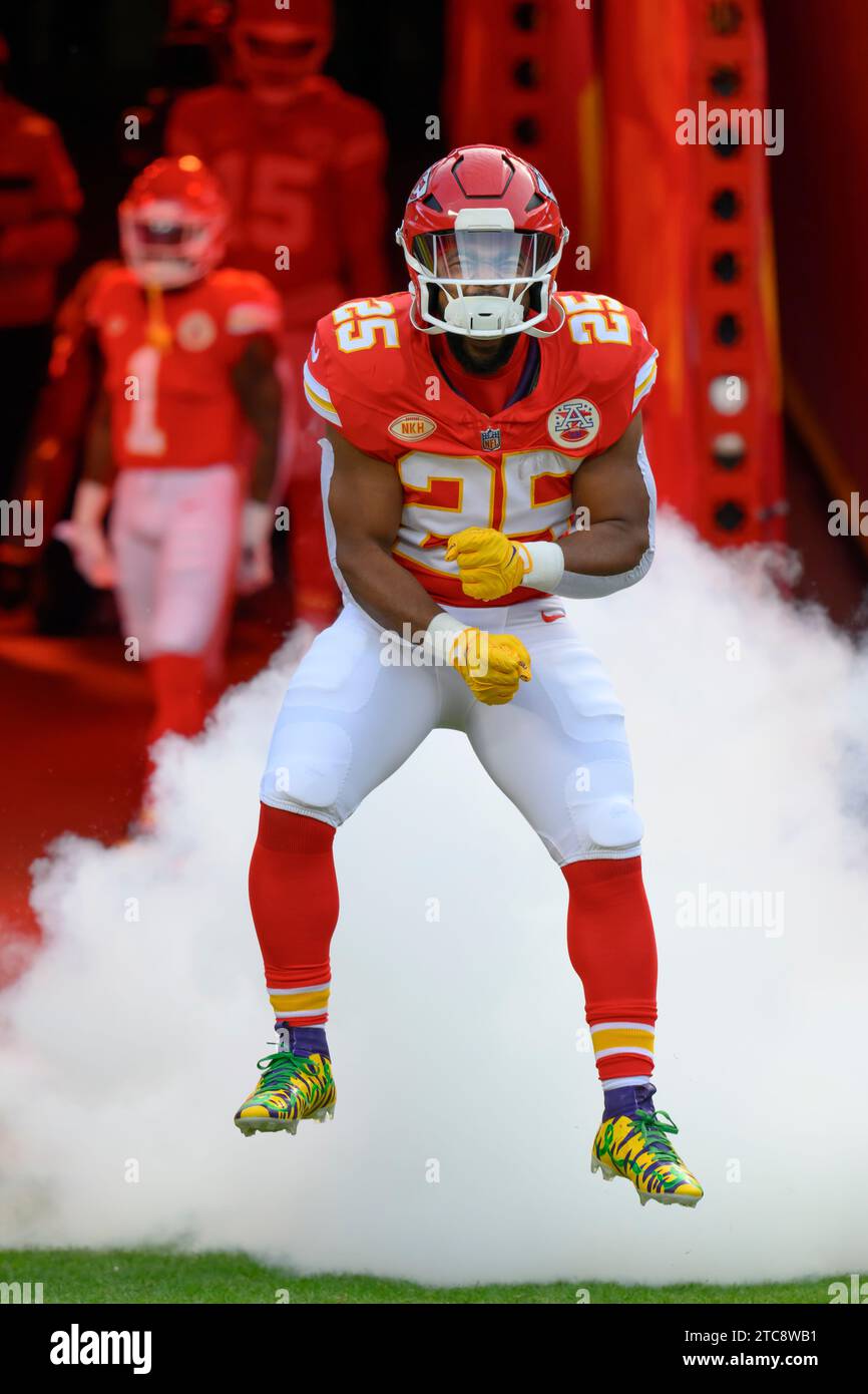 Kansas City Chiefs running back Clyde Edwards-Helaire comes onto the ...