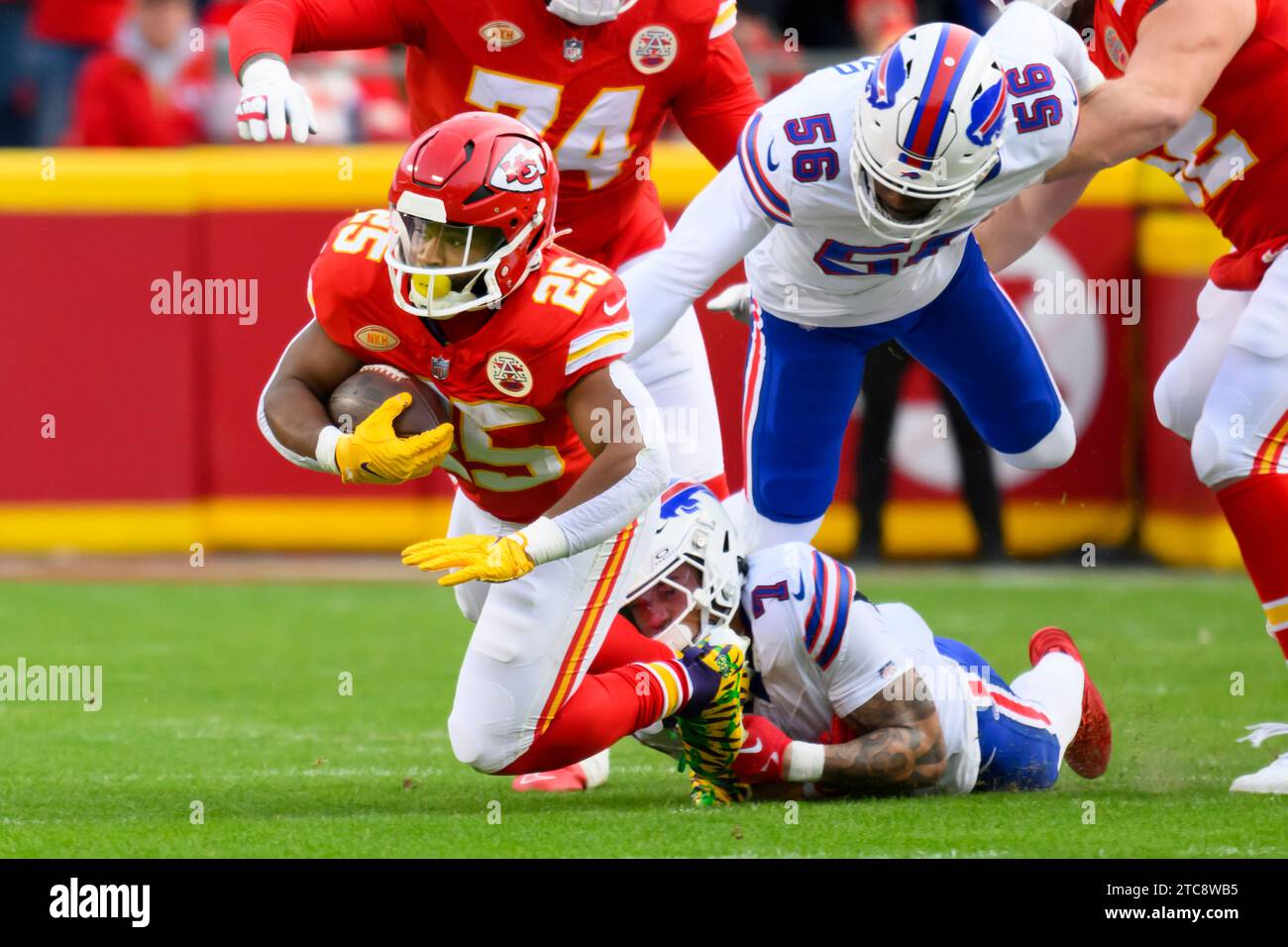 Kansas City Chiefs running back Clyde Edwards-Helaire (25) is tackled ...
