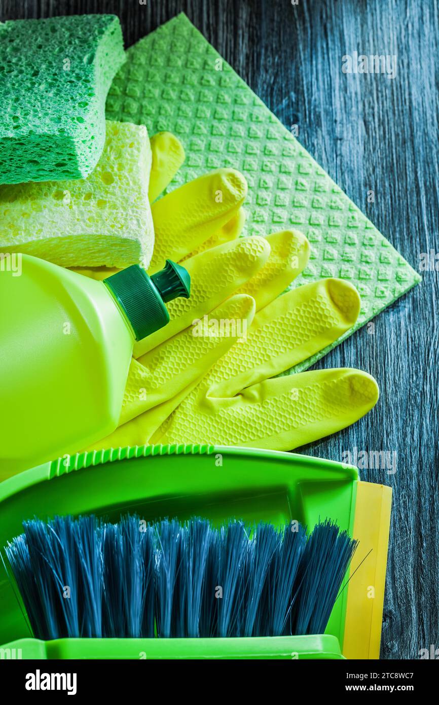Dustpan and brush hi-res stock photography and images - Alamy