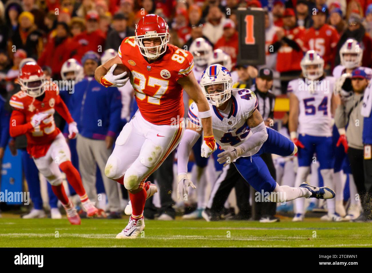 Kansas City Chiefs tight end Travis Kelce (87) runs after a catch as ...