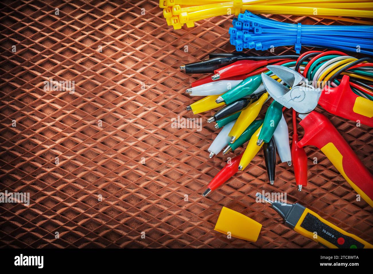 Insulating wire cutter for tying cables Electrical tester Crocodile ...