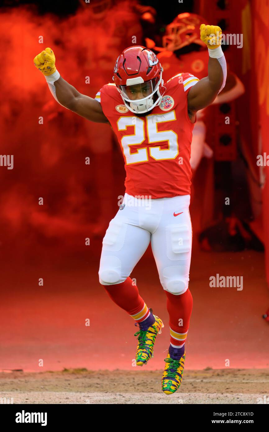 Kansas City Chiefs running back Clyde Edwards-Helaire comes onto the ...