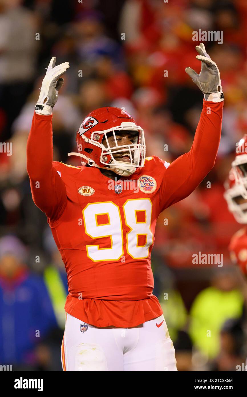 Kansas City Chiefs defensive tackle Tershawn Wharton urges the crowd to ...
