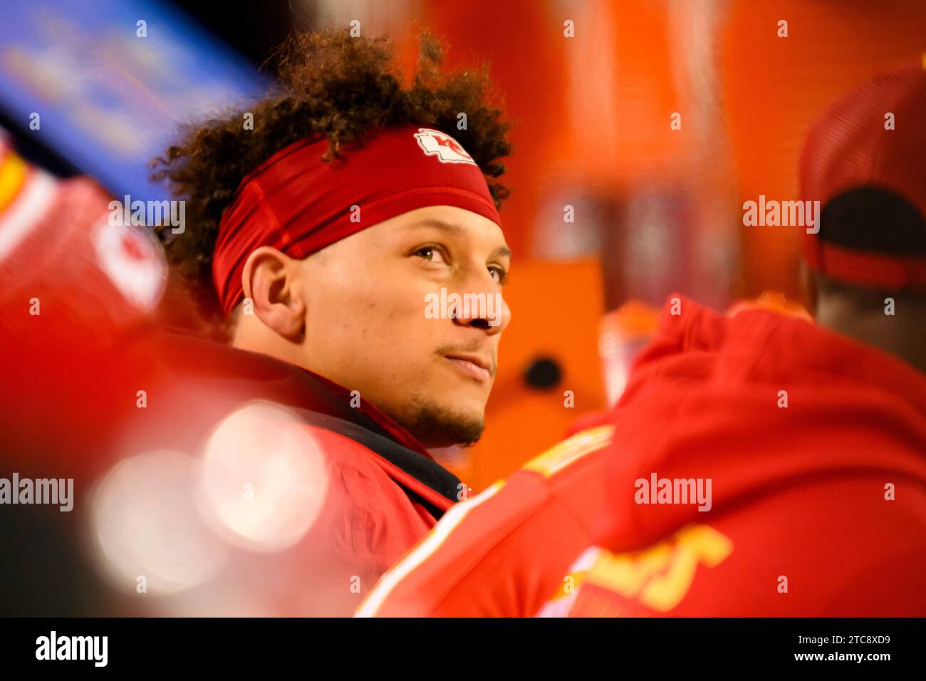 Kansas City Chiefs quarterback Patrick Mahomes looks to the scoreboard ...