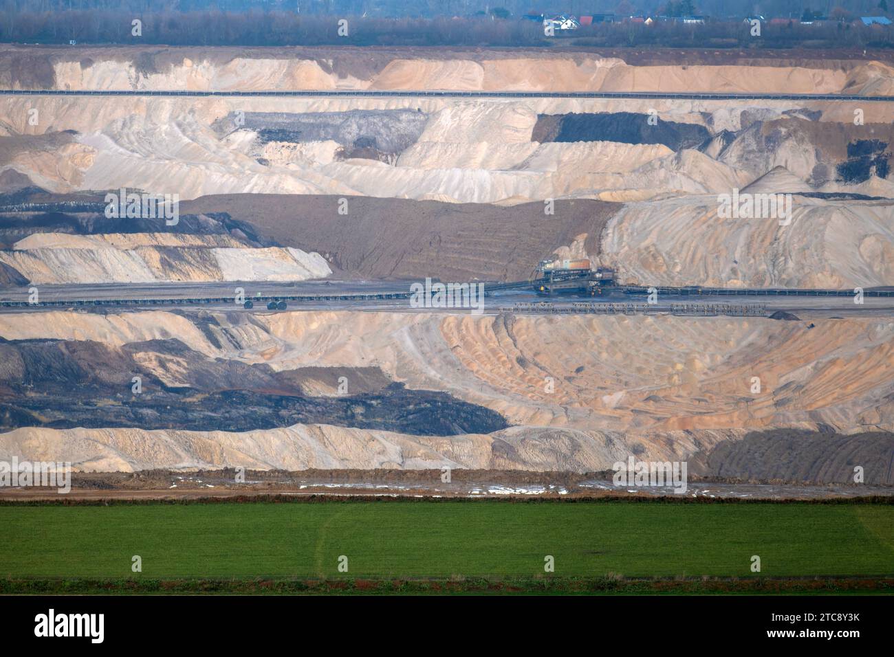 Braunkohle im Rheinischen Revier. Blick vom Aussichtsturm Lindemann auf ...