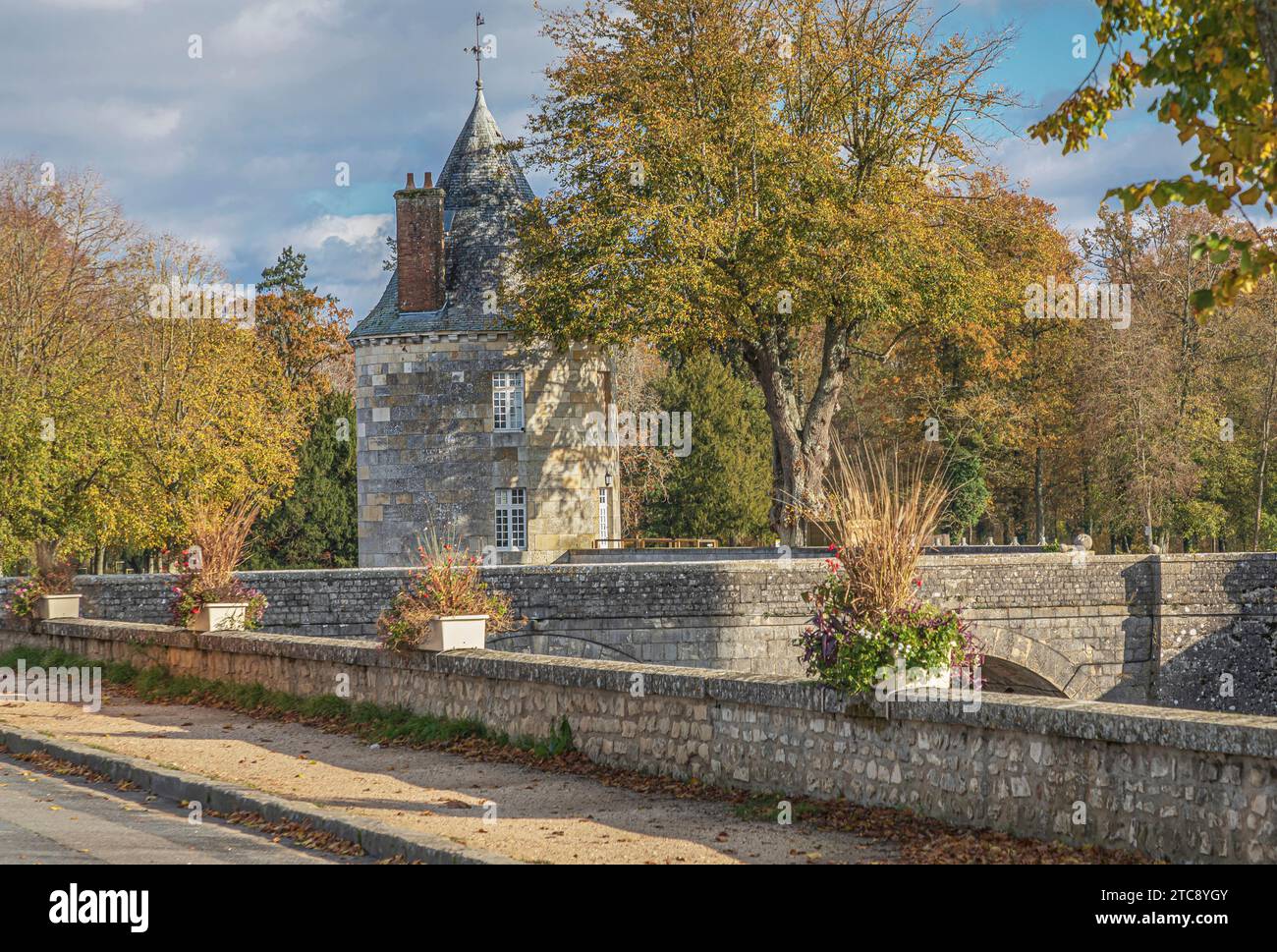 Chateaux entrance hi-res stock photography and images - Alamy