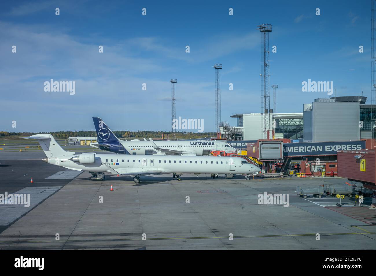 Airport ramp hi-res stock photography and images - Alamy