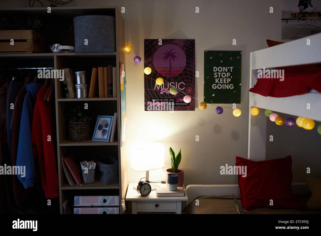 Background image of teen room with closet space and fun wall ...