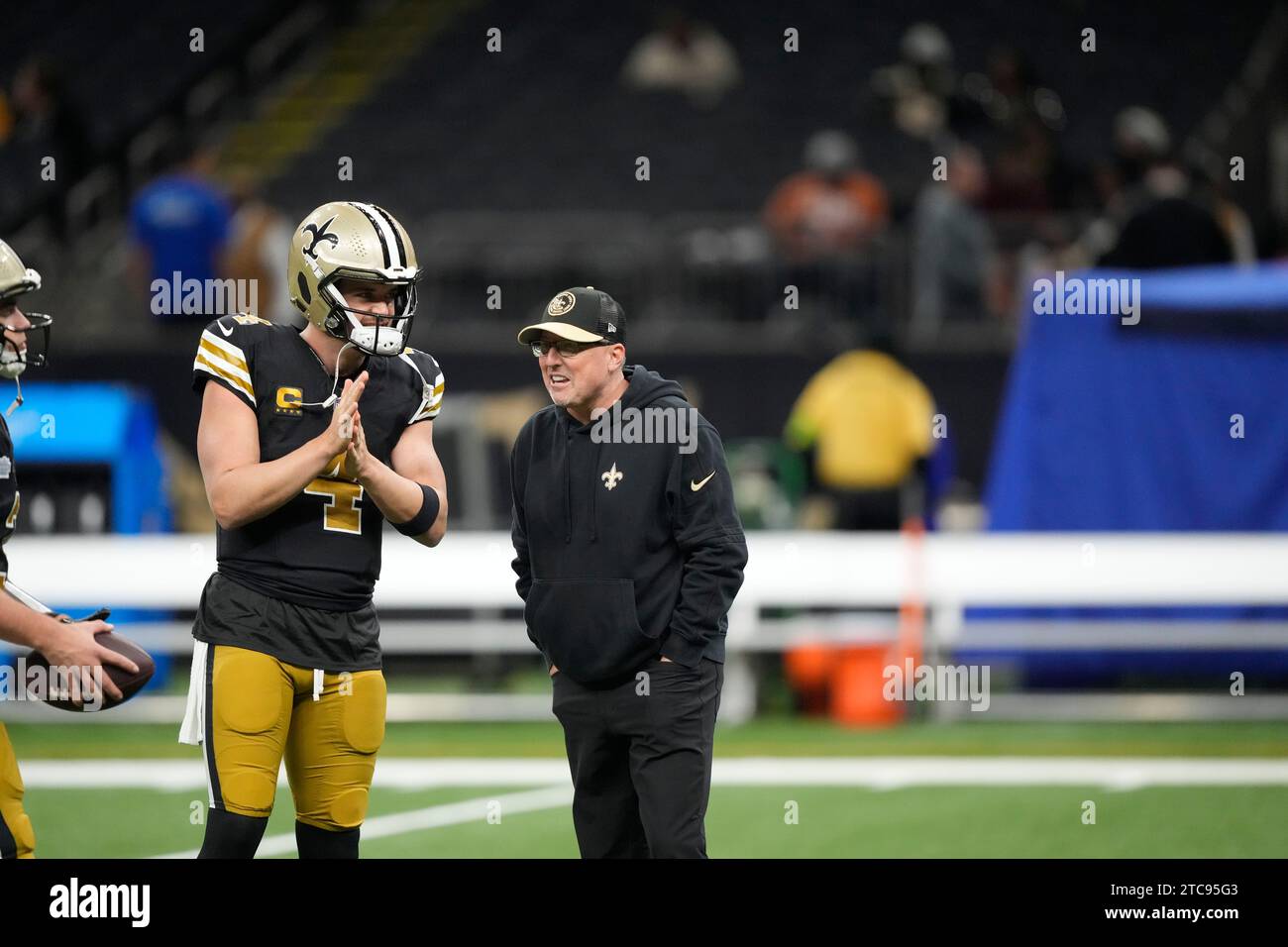 New Orleans Saints quarterback Derek Carr (4) talks to offensive ...