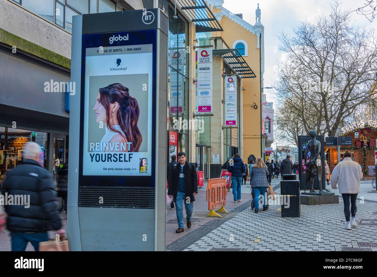 Digital billboard the queen hi-res stock photography and images - Alamy