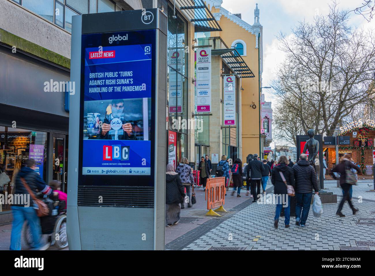 Advertising screen hi-res stock photography and images - Alamy