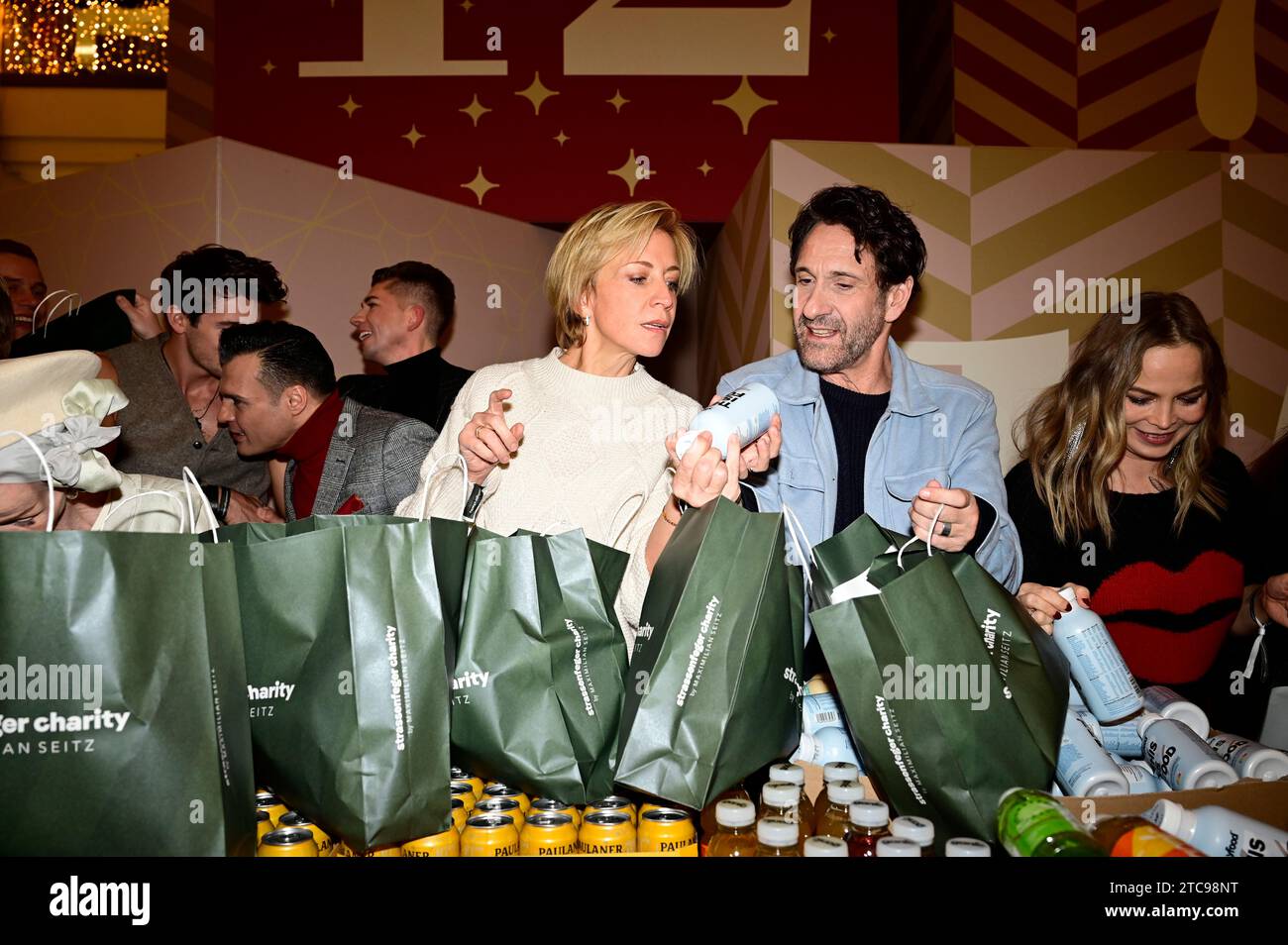 Britt Kanja, Annika Ernst, Falk Willy Wild und Regina Halmich bei der ...