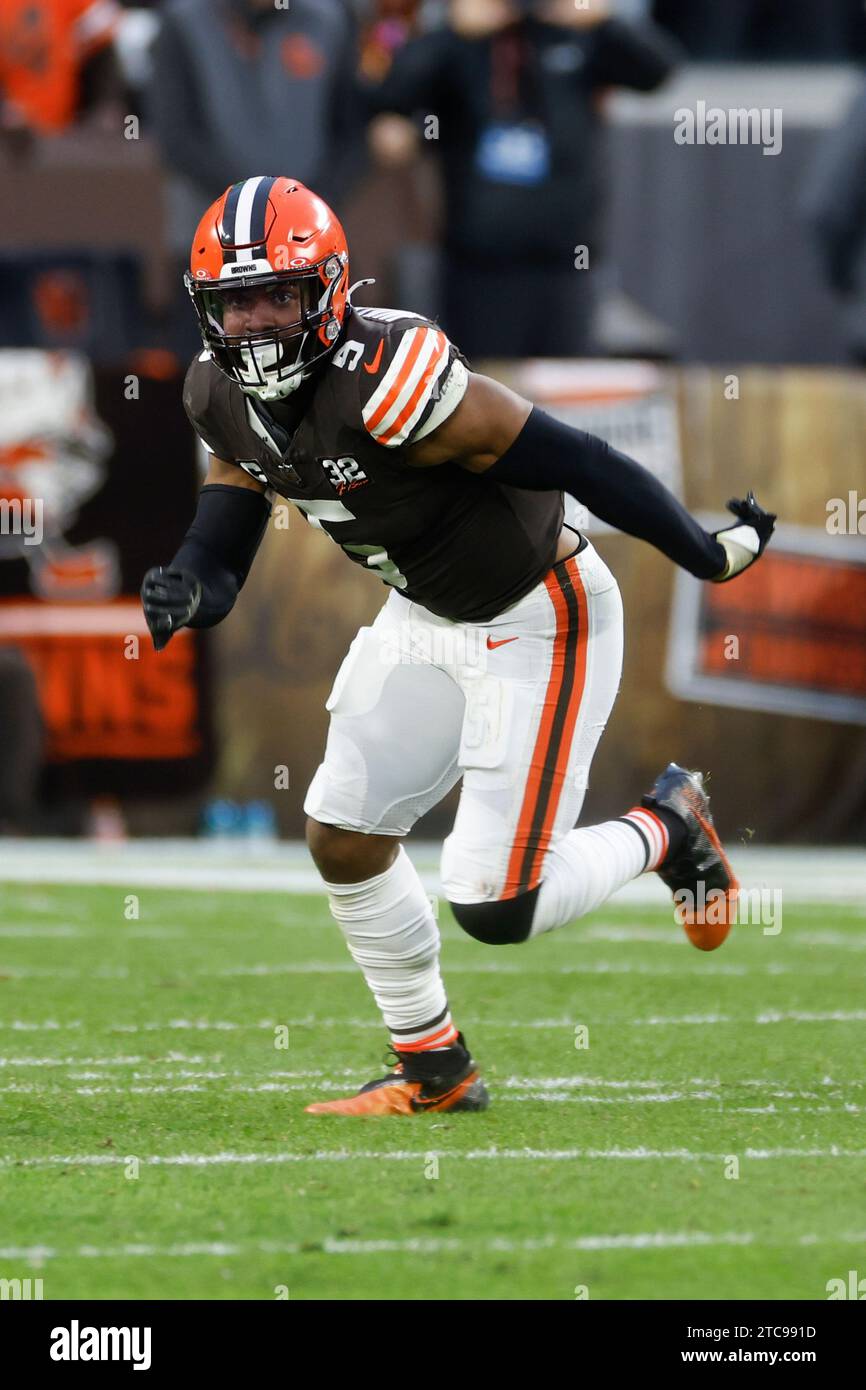 Cleveland Browns linebacker Anthony Walker Jr. plays against the ...