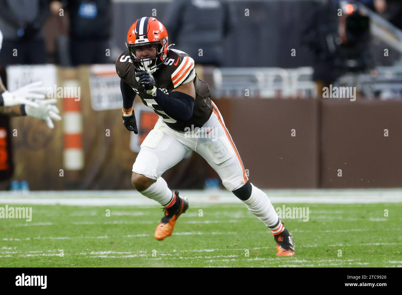 Cleveland Browns linebacker Anthony Walker Jr. plays against the ...