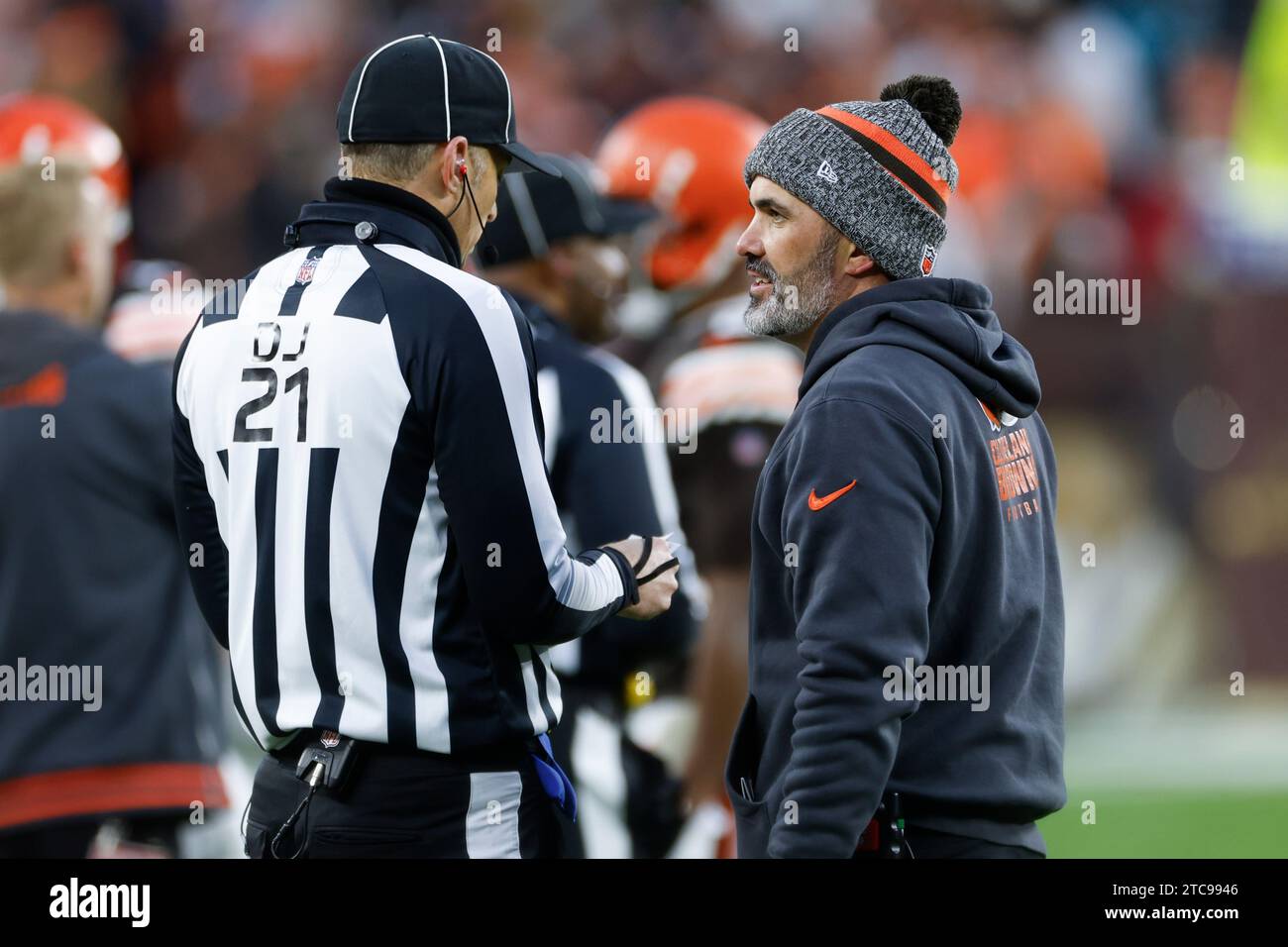 Cleveland Browns head coach Kevin Stefanski talks with down judge Max ...