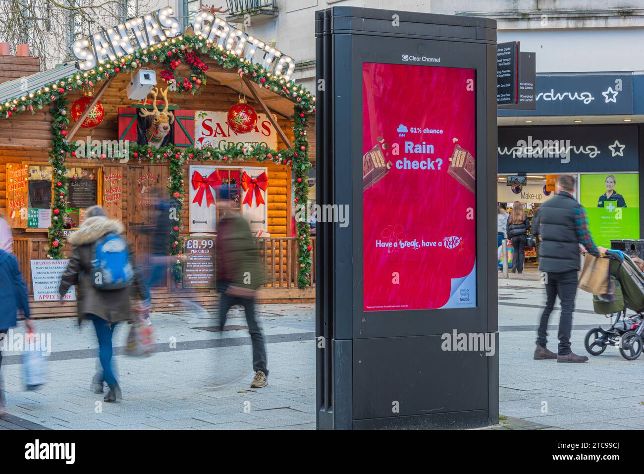 Digital billboard the queen hi-res stock photography and images - Alamy