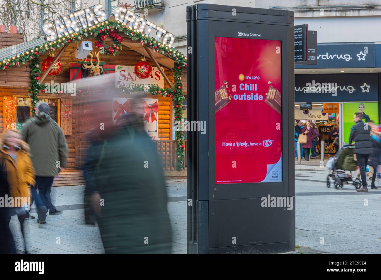 Digital Advertising screen on Cardiff Queen Street Stock Photo - Alamy