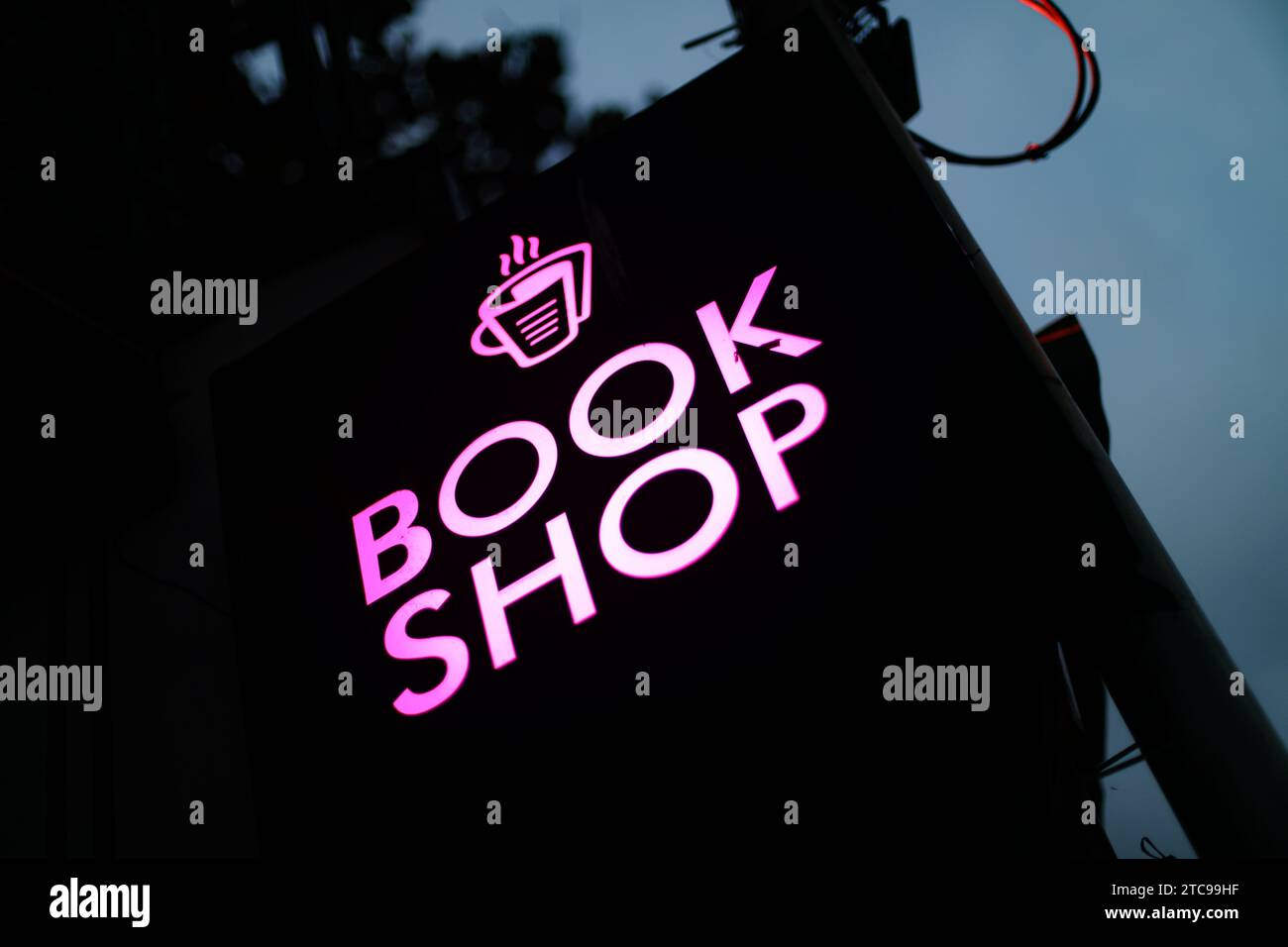 Bookshop symbol hi-res stock photography and images - Alamy