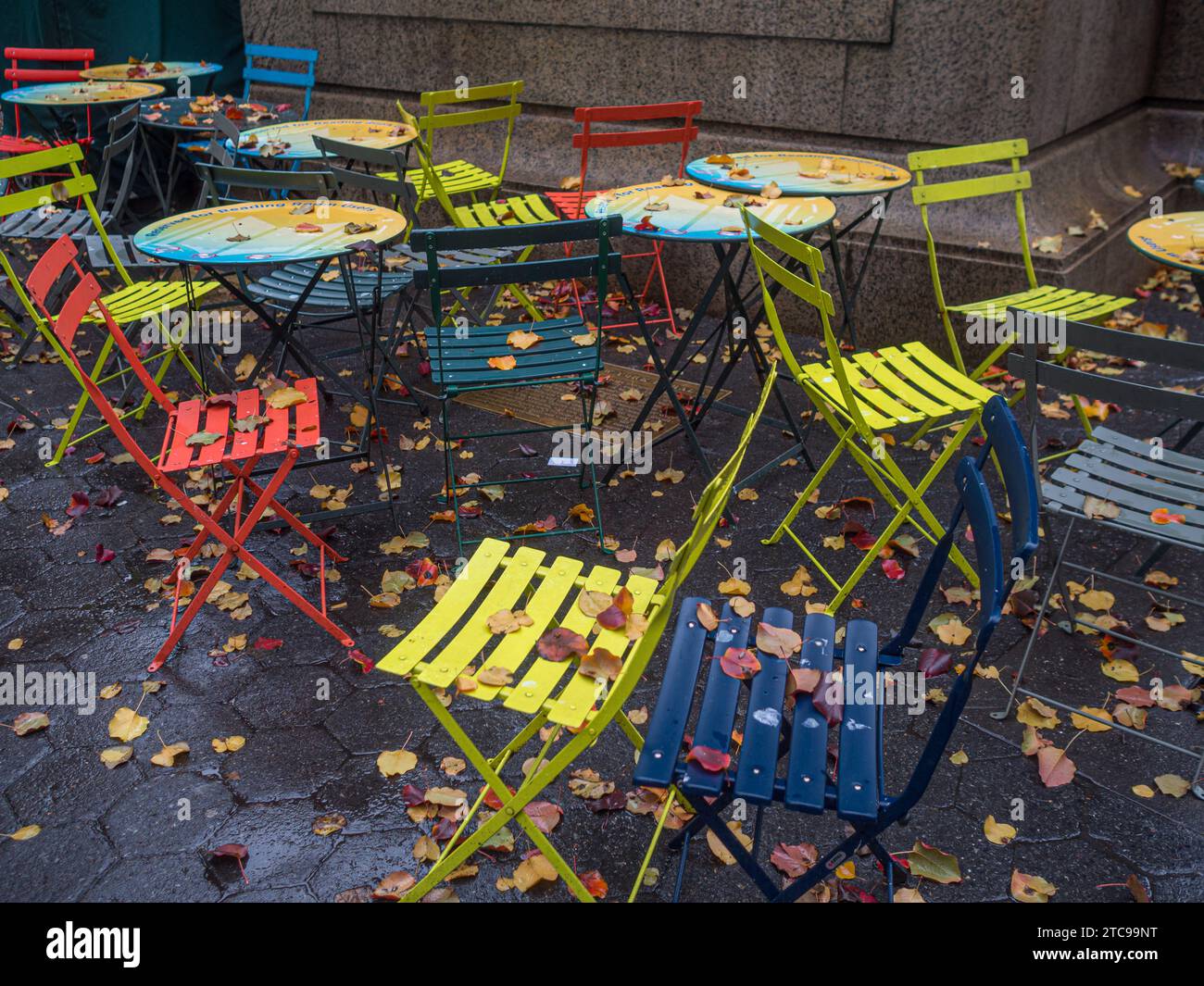 Times square on rainy wet hi-res stock photography and images - Alamy