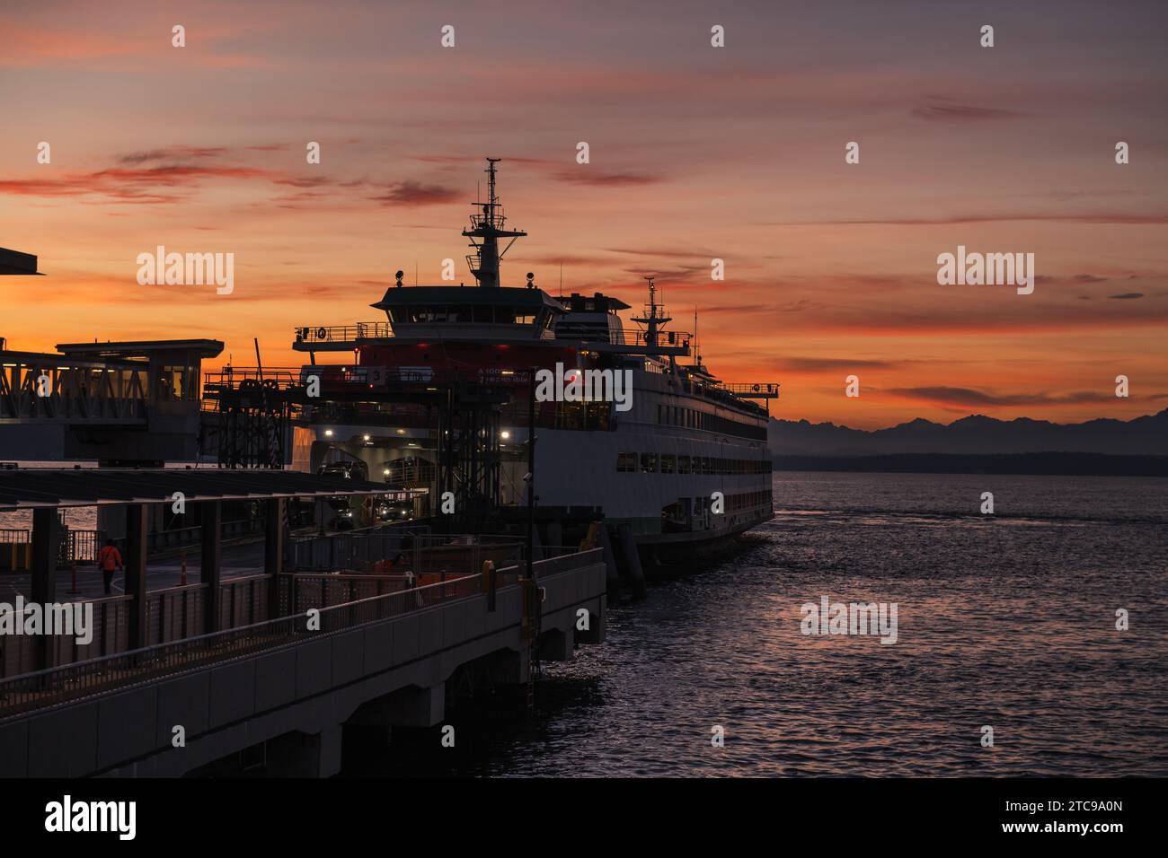 Seattle, USA. 26 Nov, 2023. Golden hour at the Colman Ferry Terminal on ...