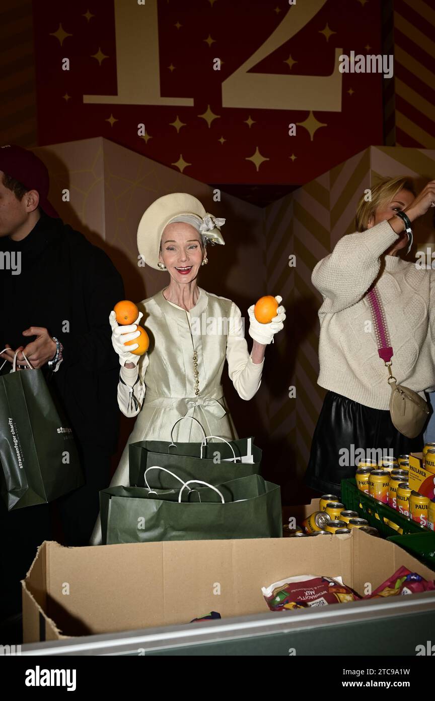 Britt Kanja bei der Strassenfeger Charity Aktion 2023 by Maximilian ...