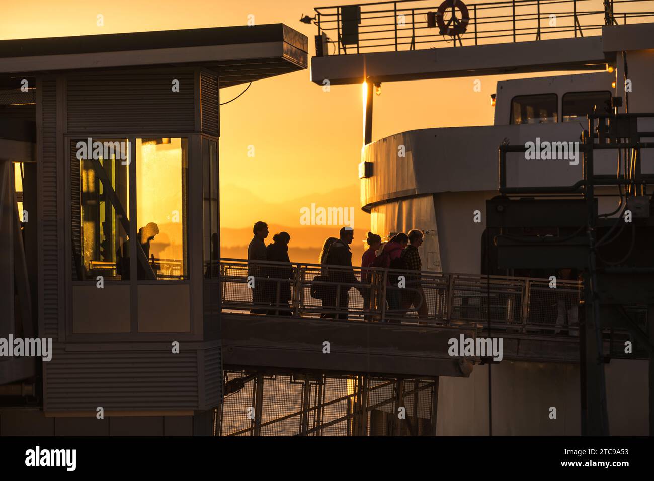 Seattle, USA. 4 Oct, 2023. Golden hour at the Colman Ferry Terminal on ...