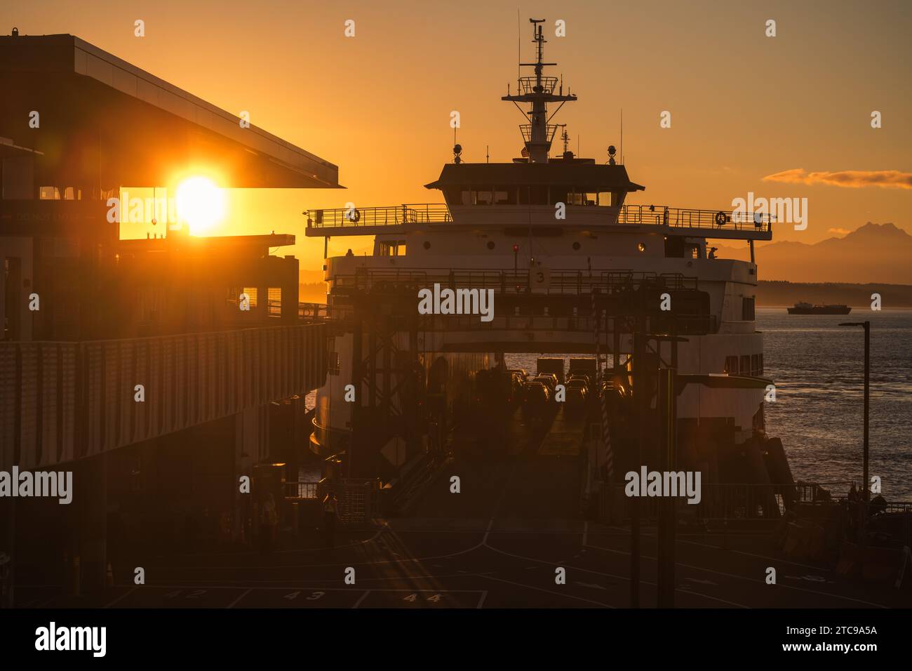Seattle, USA. 4 Oct, 2023. Golden hour at the Colman Ferry Terminal on ...