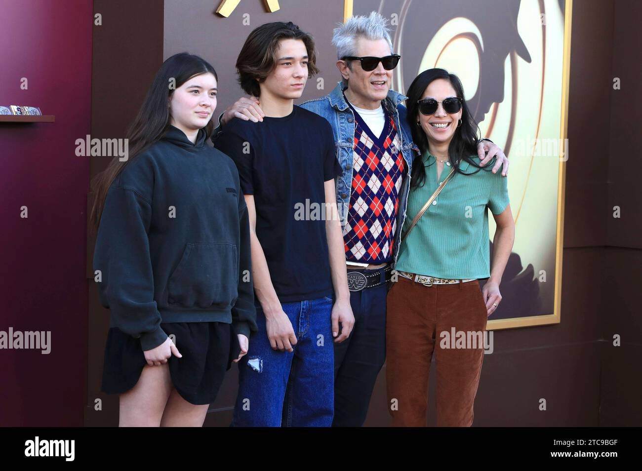 Arlo Clapp, Akira Clapp, Johnny Knoxville und Emily Ting bei der ...