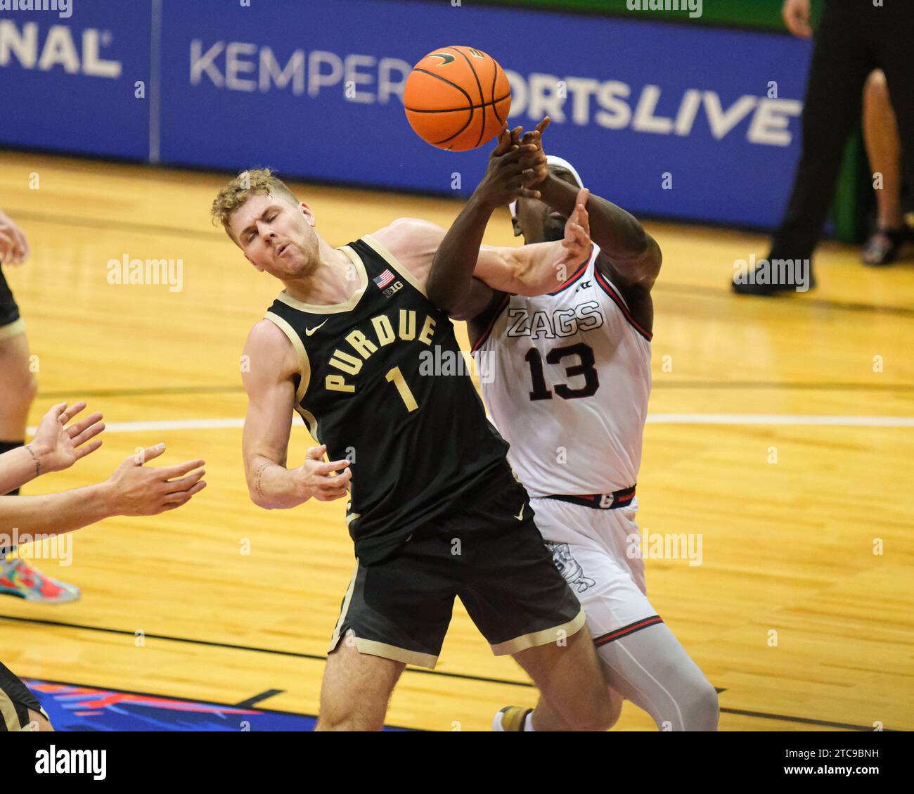 Honolulu, Hawaii, USA. 20th Nov, 2023. Gonzaga forward Graham Ike (13) and Purdue forward Caleb ...