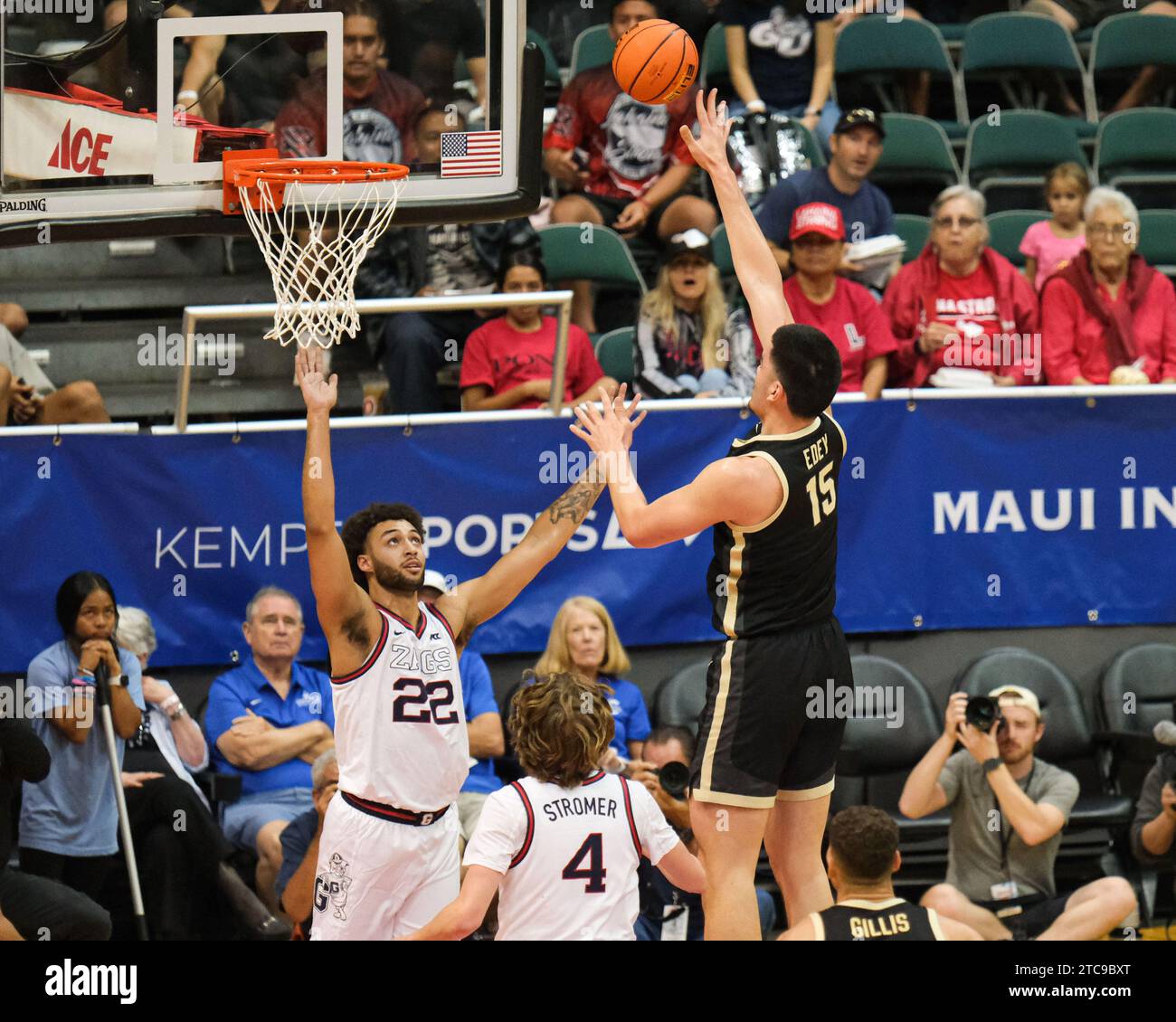 Honolulu, Hawaii, USA. 20th Nov, 2023. Purdue center Zach Edey (15 ...