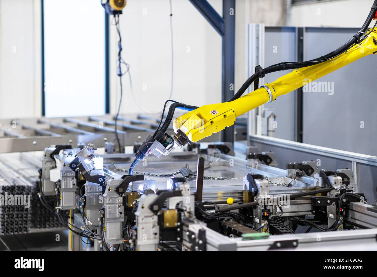 Industrial robot assembly plant hi-res stock photography and images - Alamy