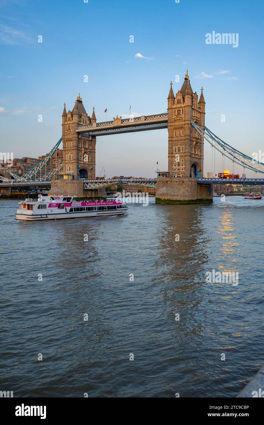 One tower bridge london borough hi-res stock photography and images - Alamy