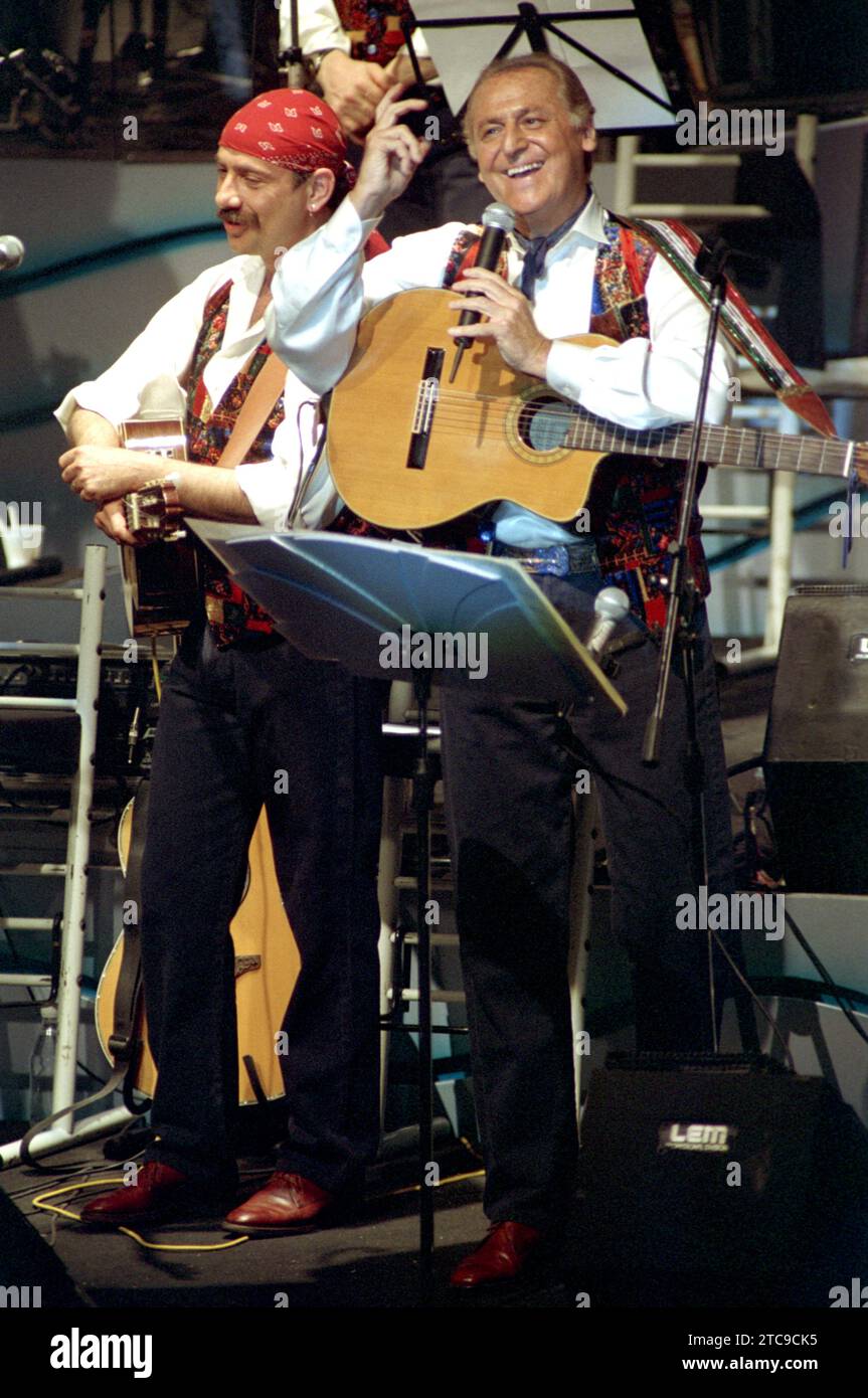 Renzo arbore images 1999 hi-res stock photography and images - Alamy