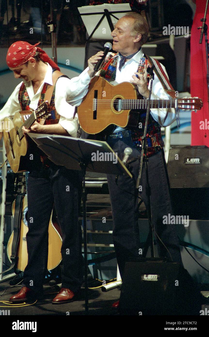 Renzo arbore photographs hi-res stock photography and images - Alamy