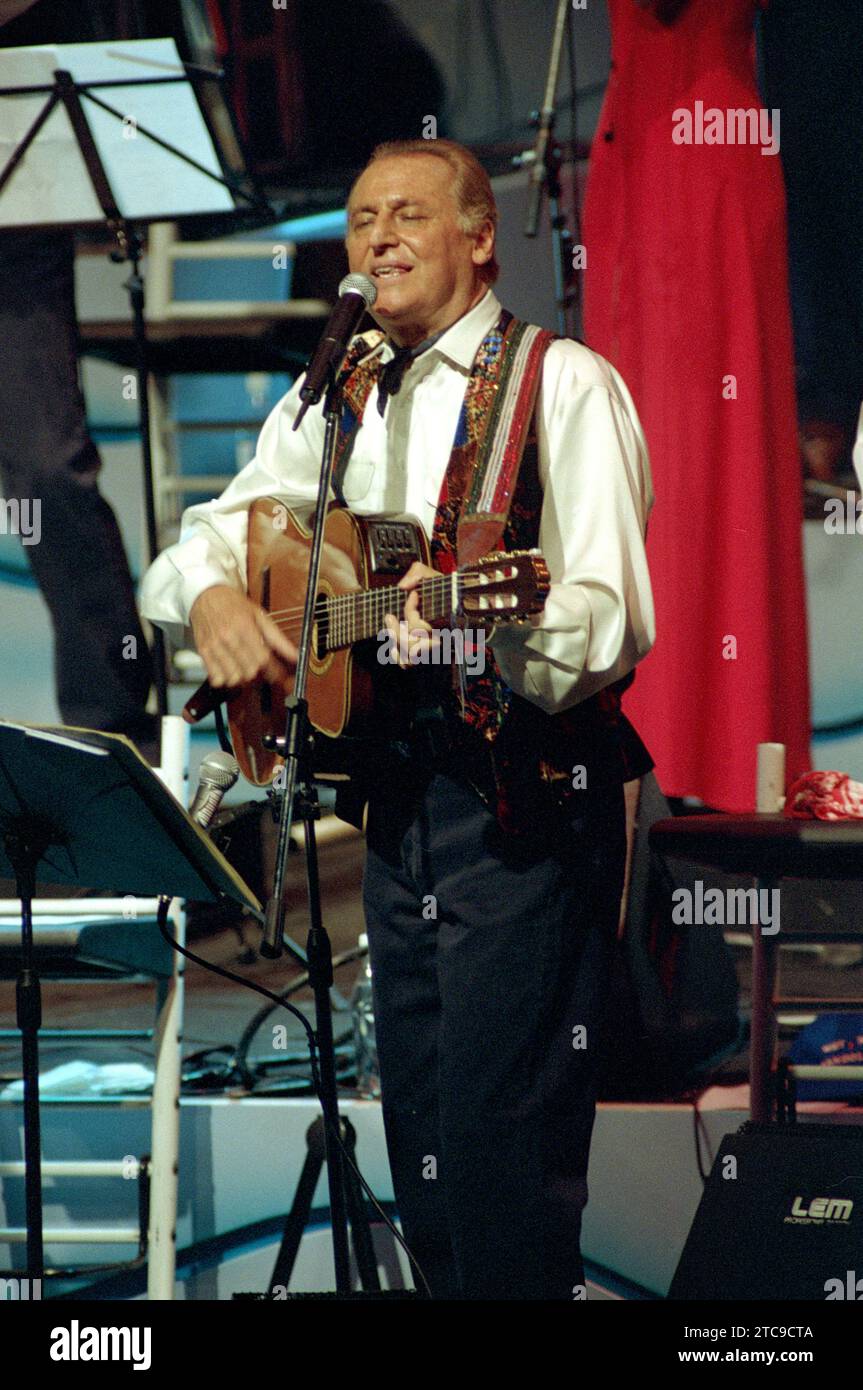 Renzo arbore photographs 1996 hi-res stock photography and images - Alamy