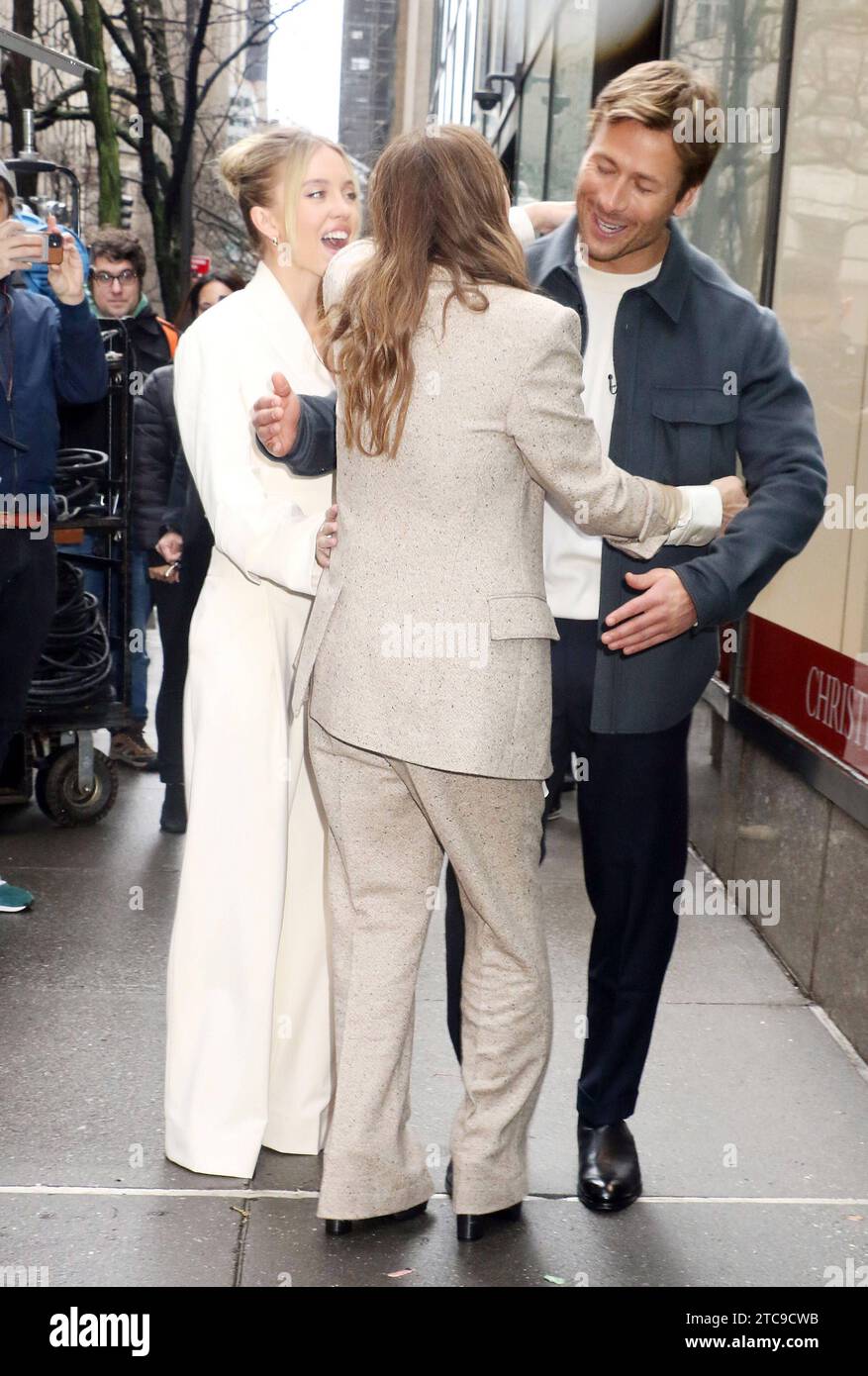 NEW YORK, NY- DECEMBER 11: Drew Barrymore, Sydney Sweeney and Glen ...