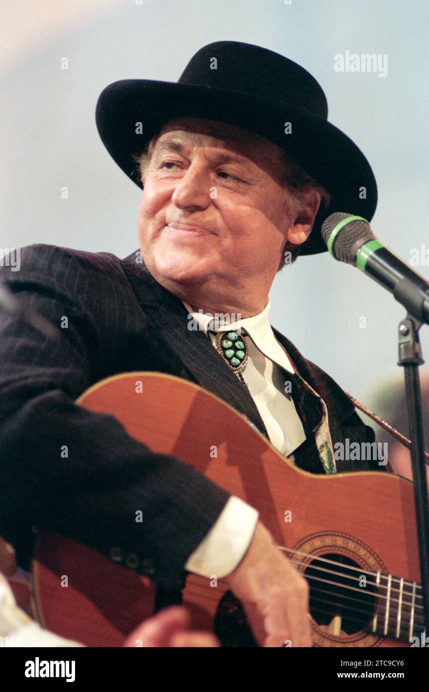 Renzo arbore italian composer hi-res stock photography and images - Alamy