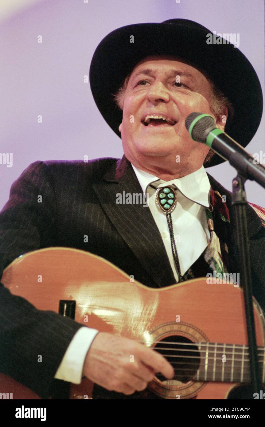 Renzo arbore photographs 1996 hi-res stock photography and images - Alamy