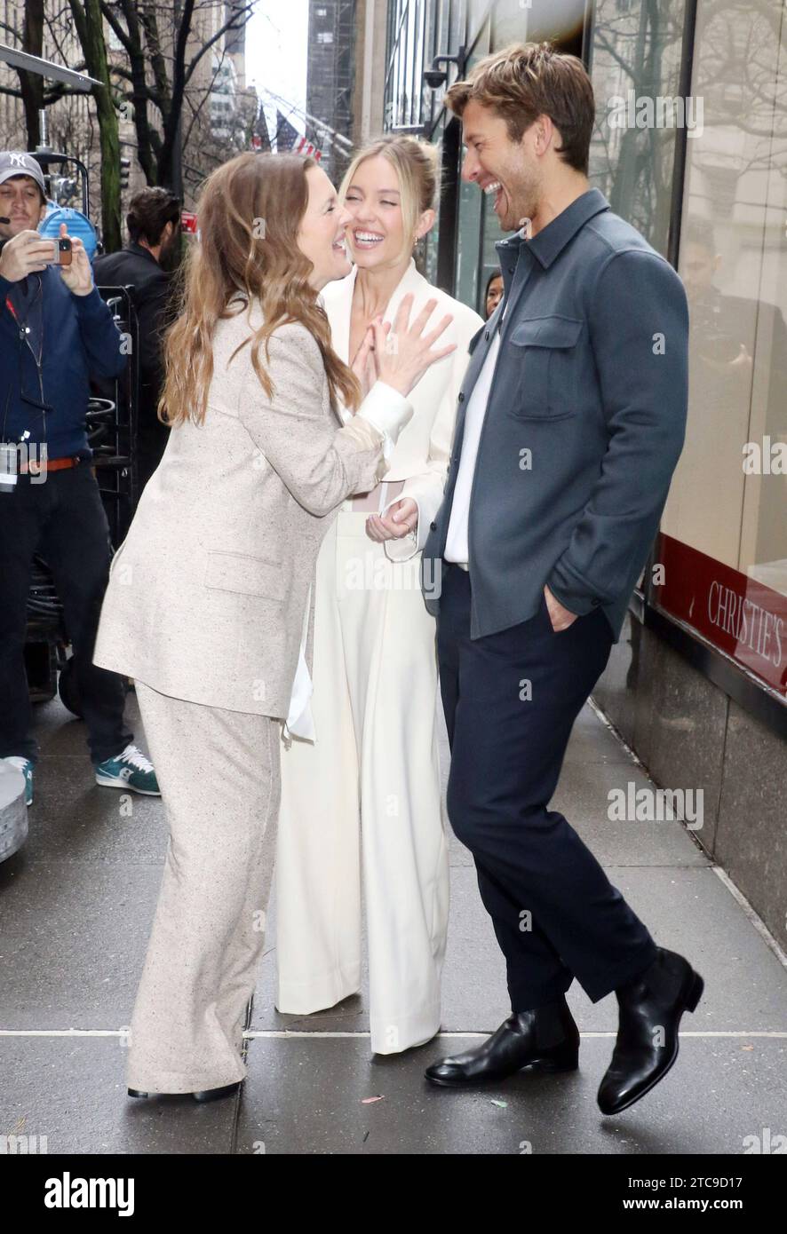 NEW YORK, NY- DECEMBER 11: Drew Barrymore, Sydney Sweeney and Glen ...