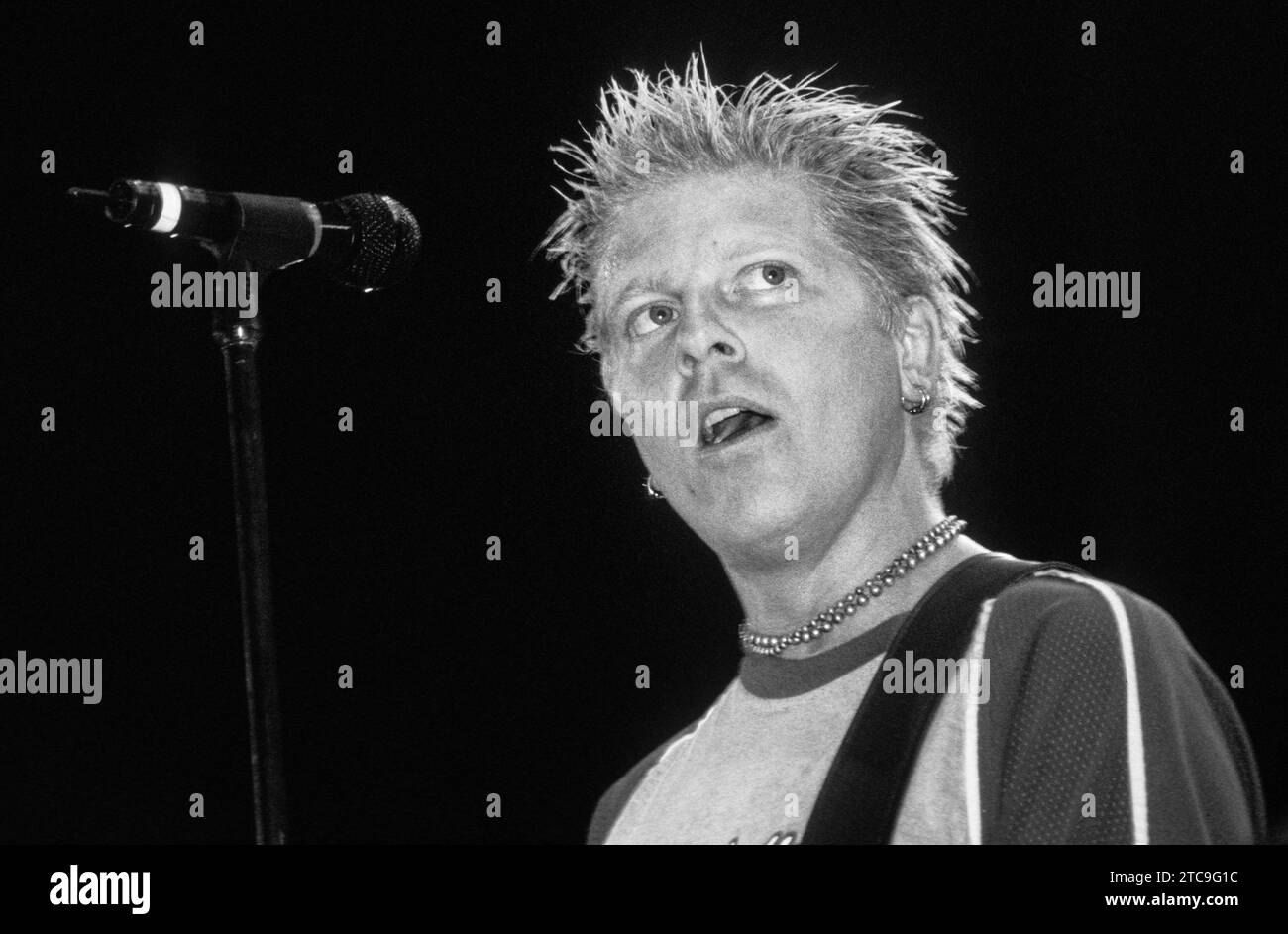 DEXTER HOLLAND, THE OFFSPRING, 1999: A young Dexter Holland of the rock ...