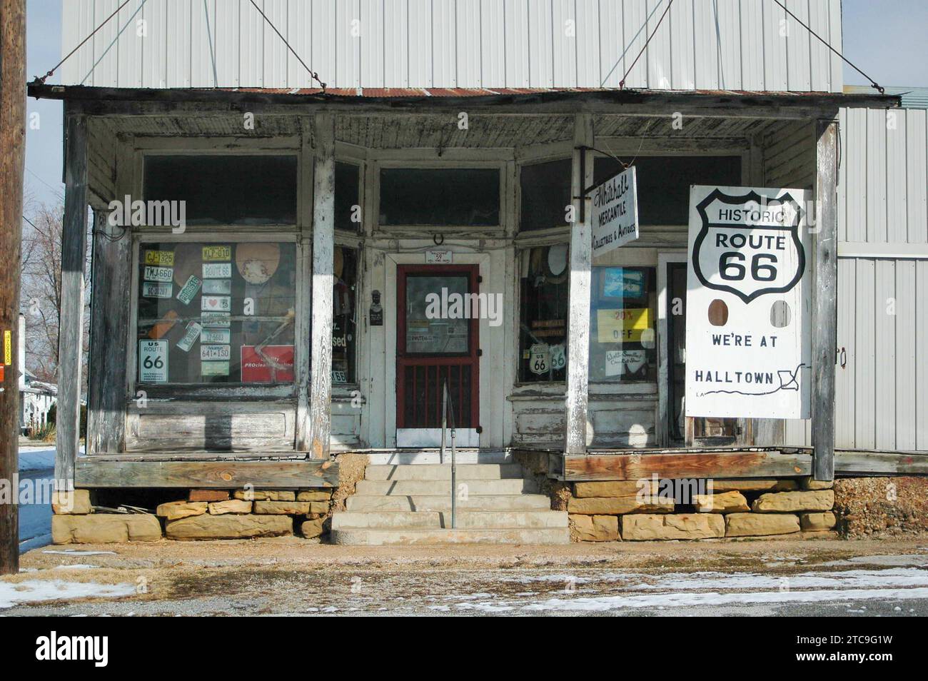 old hardware store and museum on old route 66 Stock Photo - Alamy